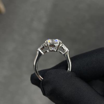 China Lab Grown Diamond Rings 3.01ct CVD White F VS2 Three-stone Style Round for sale