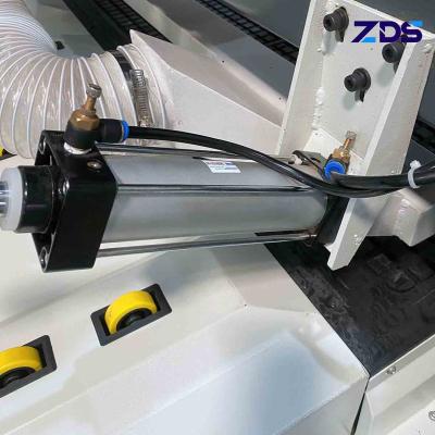 Cina tagliatrice del legno automatica di scultura del legno della macchina del router di CNC 24kw in vendita