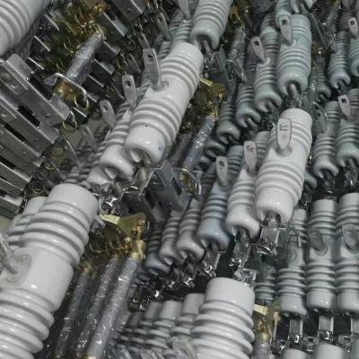 中国 切り取られる/15KV屋外Hvの磁器のドロップアウトのヒューズ200のAmp切り取られる100つのAmp 販売のため