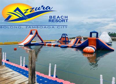 Cina Parco acquatico galleggiante gonfiabile Disegno personalizzato e caratteristiche impermeabili in vendita