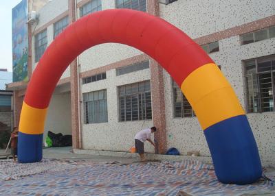 Κίνα Τυποποιημένη αψίδα ουράνιων τόξων προϊόντων διαφήμισης PVC διογκώσιμη για το γεγονός προς πώληση