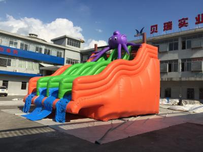 Китай Скольжение замка взрослых водных горок PVC размера 0.9mm раздувных скача продается