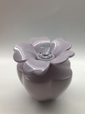 China Customized 100ml Spray Perfume Bottle Oval Glossy Blue Bottle Flower Shaped Cap for sale