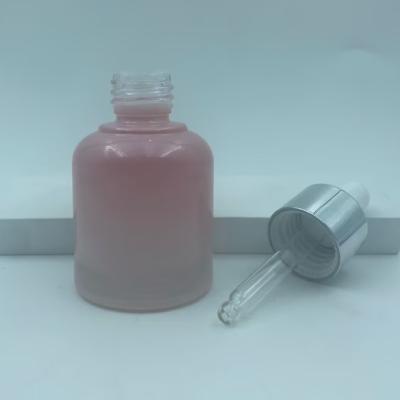 Cina Bottiglia di vetro rosa riciclabile 2025 per flaconi contagocce per oli con collare argentato, lusso all'ingrosso 30ml in vendita