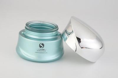 Cina il barattolo d'imballaggio della crema di vetro di 50g Skincare con il barattolo cosmetico del cappuccio di plastica ha personalizzato il logo e la pittura in vendita