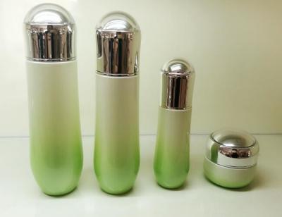Cina Il cosmetico di vetro di plastica di timbratura caldo del cappuccio 100ml 120ml imbottiglia i barattoli d'imballaggio della crema di Skincare in vendita