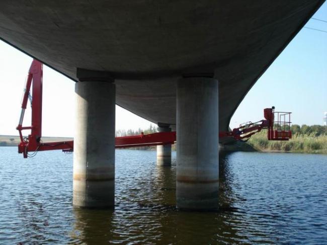 6x4 Bucket Type Bridge Inspection Equipment 16M DongFeng , Folding Platform