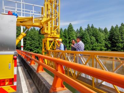 Cina Piattaforma mobile di alluminio nazionale di ispezione del ponte del telaio V 15+2m di FAW in vendita