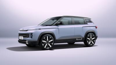 Cina 2025 Geely Auto ICON Linglong 1.5TD Fuel Car 5 porte 5 posti in vendita