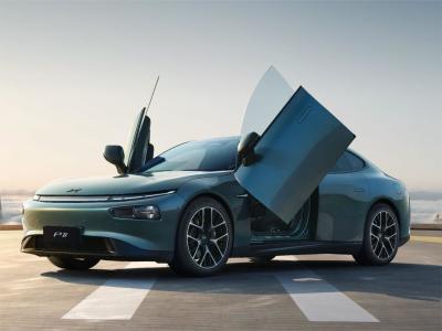 Cina 2024 Sport Xpeng Sedan P7i 550KM Pro Fast Charging 5 posti in vendita
