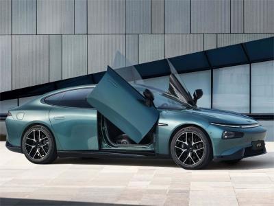 Cina 2024 Sport Xpeng Sedan P7i 550KM Pro Fast Charging 5 posti in vendita