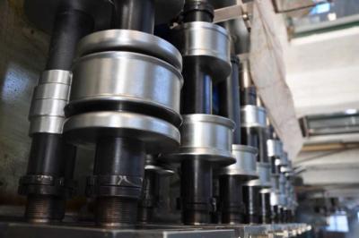 China PLC het Broodje die van de Controlenagel Machine met Hydraulisch Knipsel vormen, die Snelheid 15m/min vormen Te koop