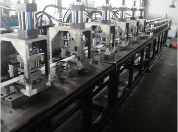 Китай Светлый стальной крен стержня ферменной конструкции крыши формируя машину для половой доскы потолка крыши продается