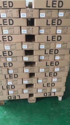 China CRI Ra 85 SMD Solar Rechargeable LED Flood Light for Long Emergency Time Outdoor Lighting for sale