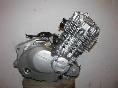 China Comienzo eléctrico plateado, piezas del motor blancas de la motocicleta QM200GY del pie del motor en venta