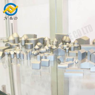 Cina L'estrazione mineraria del ferro che schiaccia l'alta resistenza all'usura dei prigionieri del carburo di tungsteno cementato HPGR in vendita