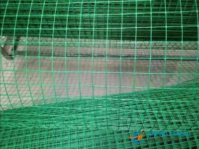 Chine Grillage soudé enduit par PVC avec la couche en plastique de protection adaptée pour l'extérieur à vendre