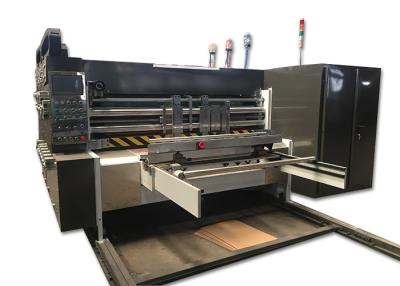 China met gemiddelde snelheid de Druk die van Kleurenflexo met Die-cutter Machine voor Golfkartondoos inlast Te koop