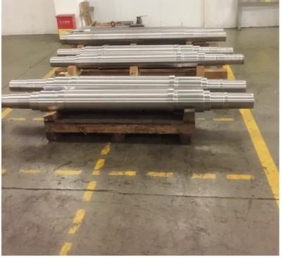 Chine la forge du rouleau de secours en acier de haute qualité de sae4340 Sae8620 a forgé l'arbre de rotor en acier à vendre