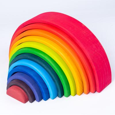 Cina Scultura di legno naturale del laser del bambino dell'impilatore dell'arcobaleno del gioco 60cm in vendita