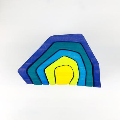 Cina Particelle elementari di legno Toy Geometric Rainbow Building Blocks di Pegdolls in vendita