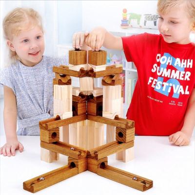 Cina regalo educativo dei bambini dei giocattoli di pista 60pcs dell'Assemblea delle particelle elementari della palla dei bambini di marmo di legno di puzzle in vendita