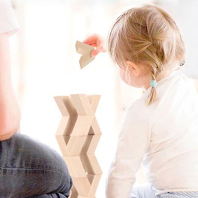 Cina blocchetti d'impilamento educativi di legno di Unpaint Montessori del grande delle particelle elementari 3D di forma di v 16pcs bambino di legno naturale dei giocattoli a in vendita