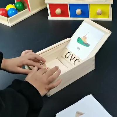 Cina La lettura di legno di Montessori blocca l'apprendimento di filatura girante dell'alfabeto della lettera in vendita