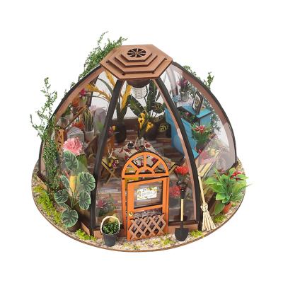Cina Casa delle bambole miniatura di legno di DIY con la batteria della luce dello strumento di giardinaggio della mobilia LED in vendita
