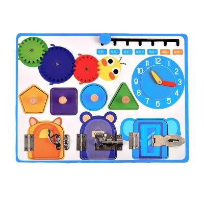 中国 Montessoriの男の子の女の子のための板の鍵を開ける木のカレンダーの時計 販売のため