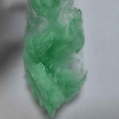 Cina Fibra di poliestere riciclata in PET 51 mm verde PSF per giocattoli farciti in vendita