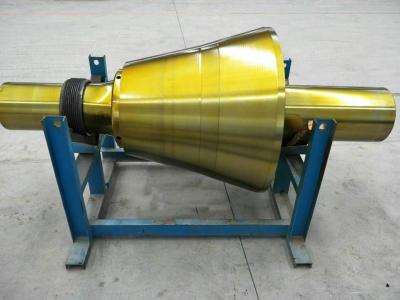 China Cone Crusher Assemblagem do eixo principal Tamanho padrão Rock Wedge para o melhor desempenho à venda