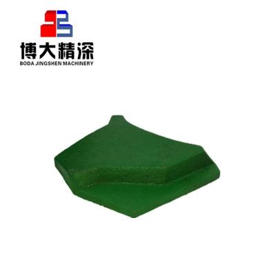 China Placa de desgaste superior/inferior para triturador de cone VSI peças sobressalentes fundição de borrada processo de rosca de perfuração à venda