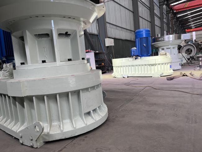 1.5-2t/H 380V Wood Pellet Machine For Biomass Processing Wood Pellet Extruder