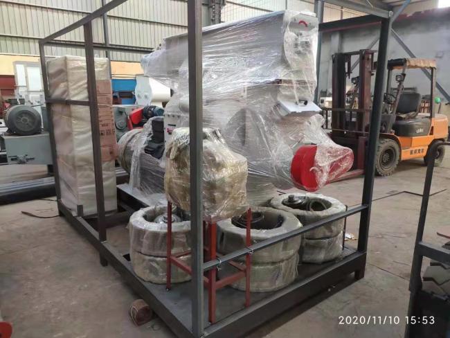 Livestock Pelletizer Animal Pellet Machine 800-1000kg/H Chicken Feed Making Machine