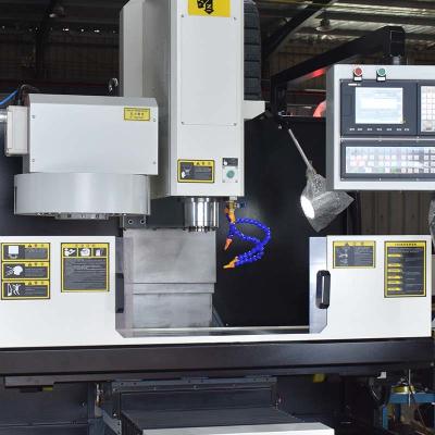 中国 VMC850縦CNCのマシニング センター1200mmの長いＸ軸1800x420mmのワーク テーブル 販売のため