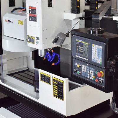 China elevada precisão vertical da máquina de trituração do CNC VMC do curso da linha central de 450mm Z à venda