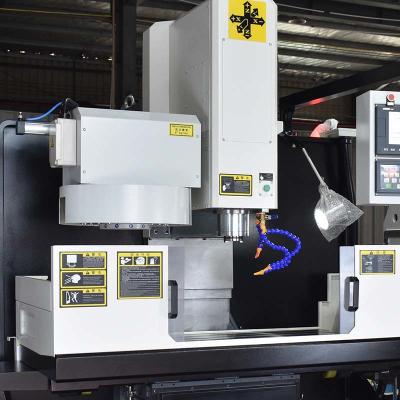 China 3 Axis Automated VMC CNC Milling Machine 400kg Max Load High Speed for sale