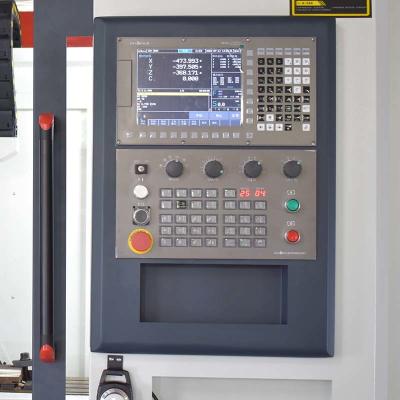 중국 금속을 위한 기계 센터 12-24 조각 도구 용량을 분쇄하는 BT40 축 3 주축 CNC 판매용