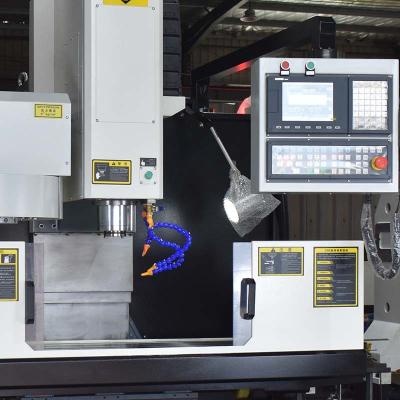 中国 産業金属のためのCNCの精密垂直フライス盤3の軸線400の最大負荷 販売のため