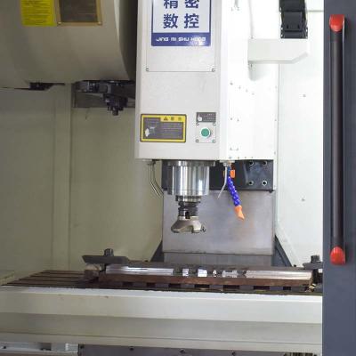 China BT40 VMC Vertical Milling Center Machine High Rigidity 900mm X Axis Travel for sale