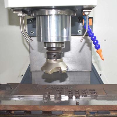 中国 8000rpm BT40の紡錘3の軸線VMCの垂直マシニング センター400KGの最大負荷 販売のため