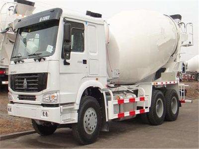 Cina Il camion resistente 6X4 10 della betoniera di HOWO spinge il tamburo 10M3 della betoniera 10cbm in vendita