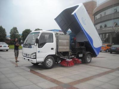 Cina Camion ad alta pressione 4x2 della spazzatrice stradale del circuito dell'acqua 5500 litri per ISUZU in vendita