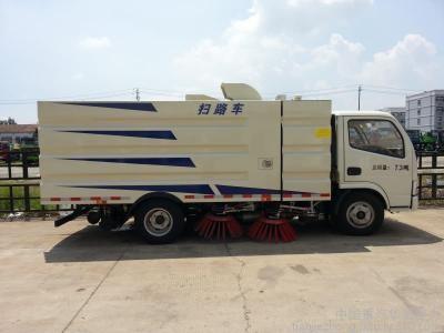 Cina HOWO LHD 4000 L camion dello spazzino della pattumiera, tipo bagnato del camion di pulizia della strada/tipo asciutto in vendita