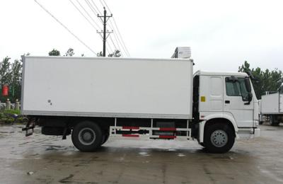 中国 SINOTRUK Howoは5トンの箱のトラック4x2を容易なアセンブリ汚染の非冷やしました 販売のため