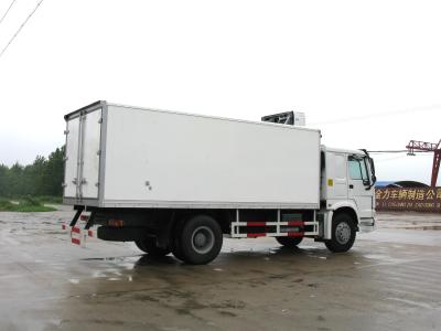 中国 SINOTRUK Howoは5トンの箱のトラック4x2を容易なアセンブリ汚染の非冷やしました 販売のため