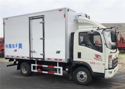 Cina HOWO 4x2 ha refrigerato la vetroresina interna, 3 tonnellate del camion della scatola di frigorifero di camion del congelatore in vendita