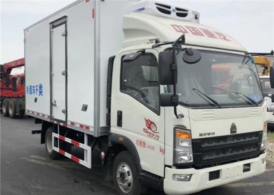 Cina HOWO 4x2 ha refrigerato la vetroresina interna, 3 tonnellate del camion della scatola di frigorifero di camion del congelatore in vendita