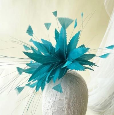 Cina 15*15 cm Verniciato Piuma di oca a strisce Montaggio a fiore con tessuto di accessori a filo in vendita